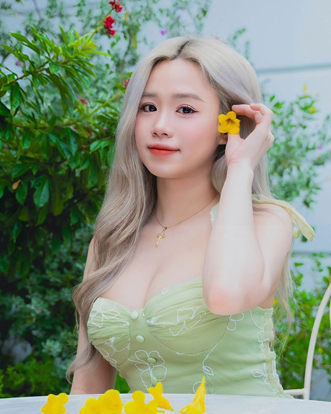 เปิดวาร์ป Phuong Vy ไอดอลสาวสวย งานดี หุ่นแซ่บ เร่าร้อนทรงเสน่ห์